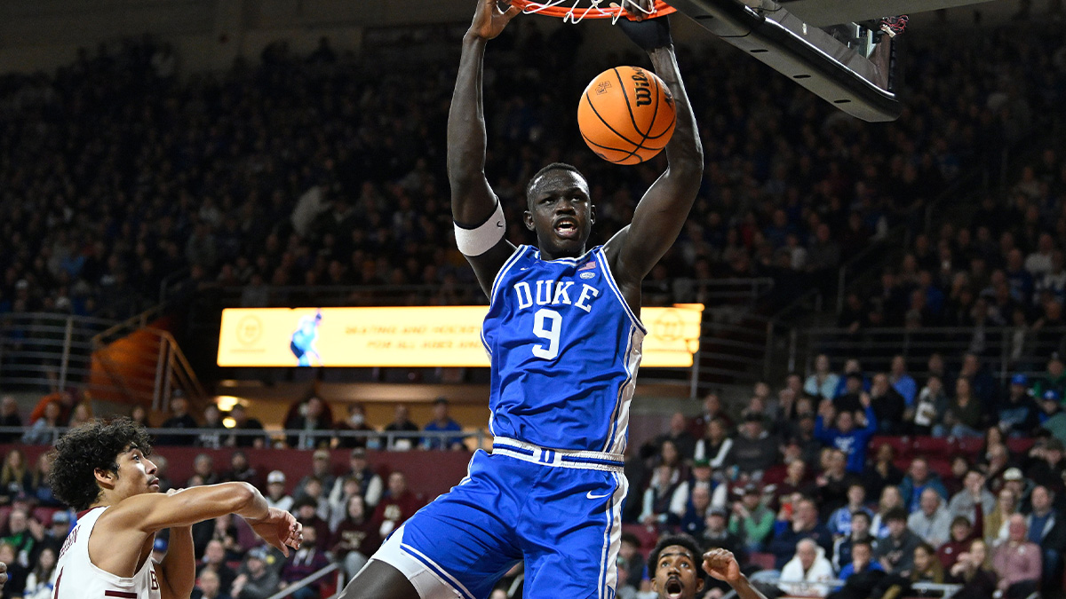 Duke basketball’s Khaman Maluach suddenly throws up on the court vs. NC ...