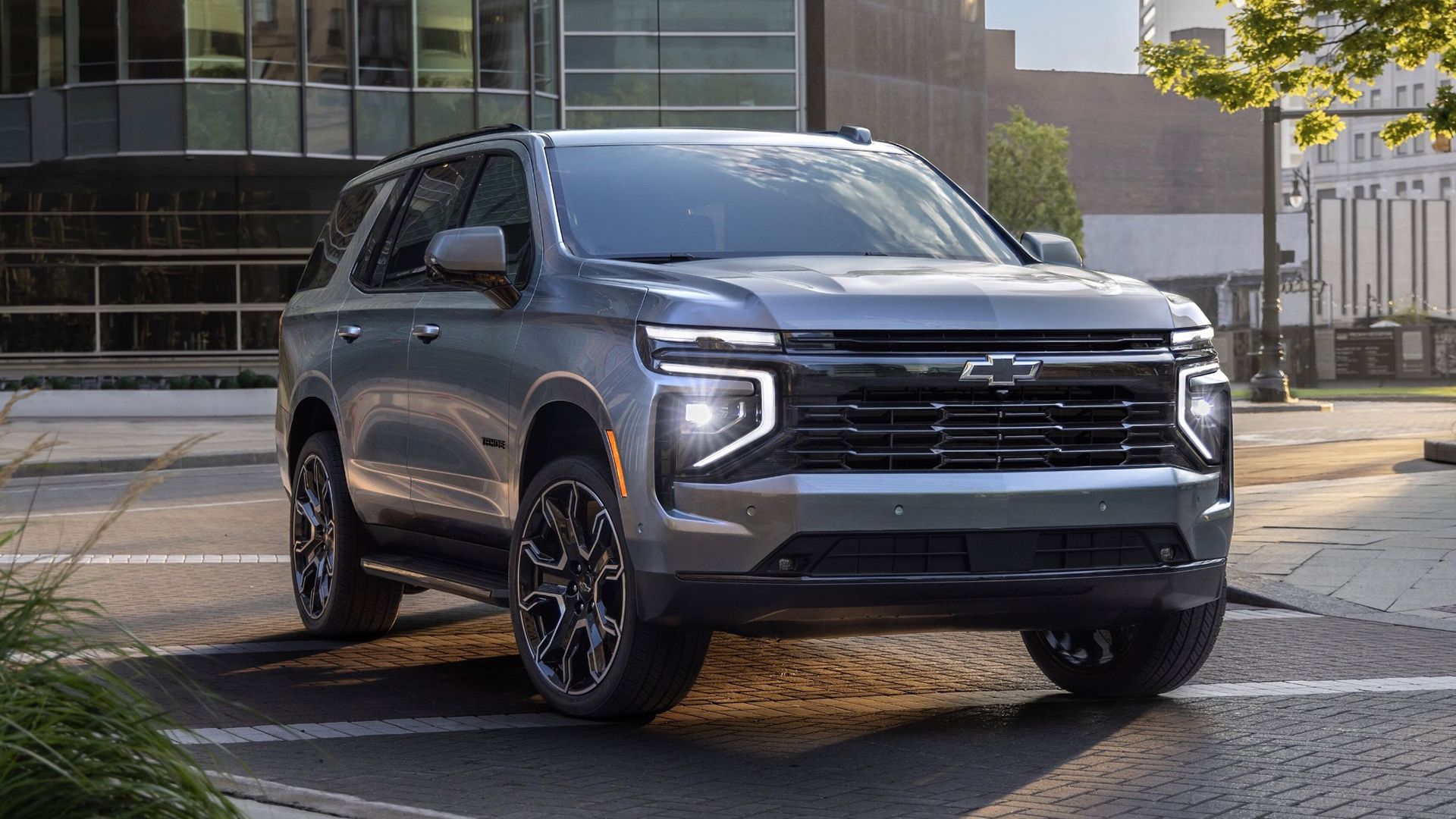 Best V8 SUVs | 2025 Ratings | CarBuzz