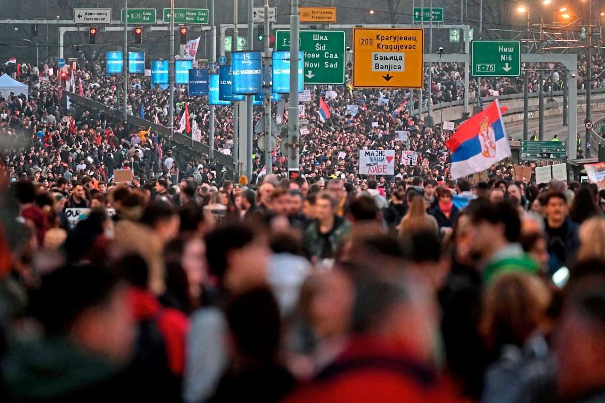Proteste in Serbien: "Demonstrierende werden von EU und USA allein ...