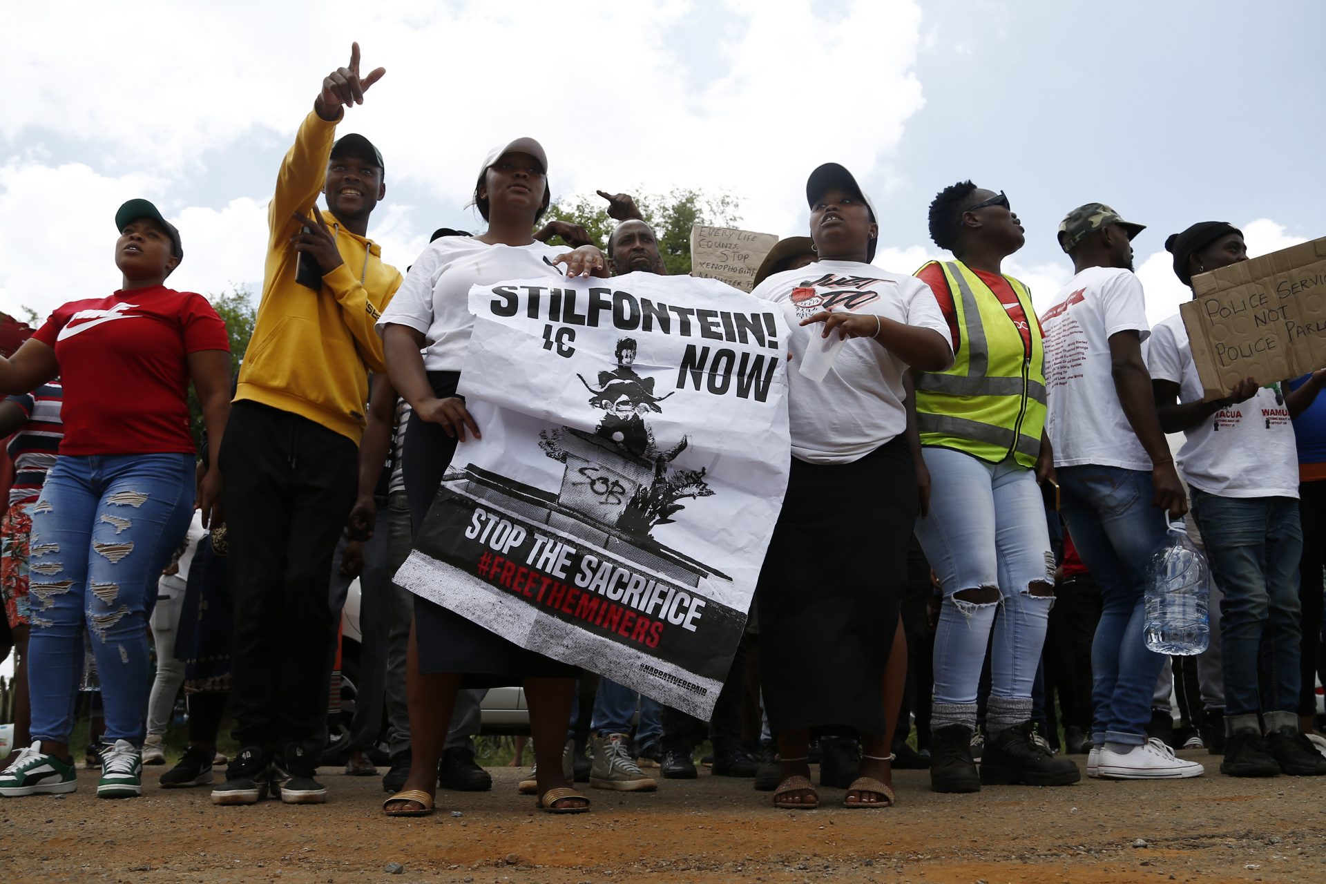 Tragedy as South Africa starves illegal miners out of abandoned mines