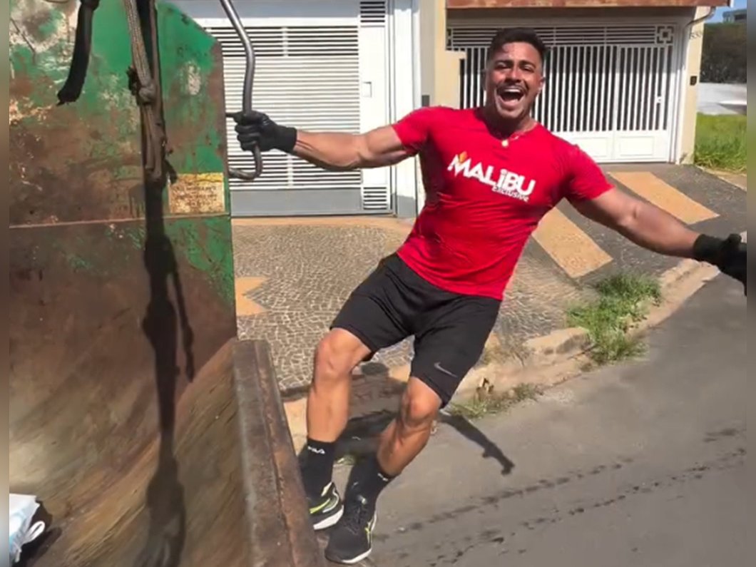 Sexy! Dancing garbage man becomes internet star