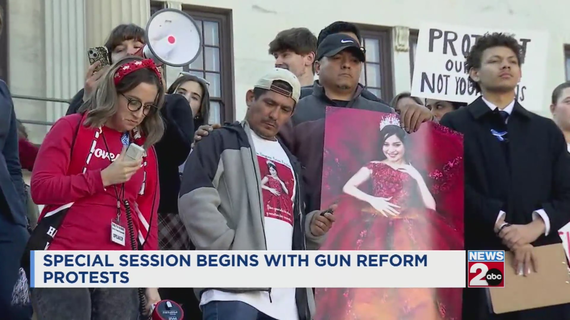 Special session begins with gun reform protests