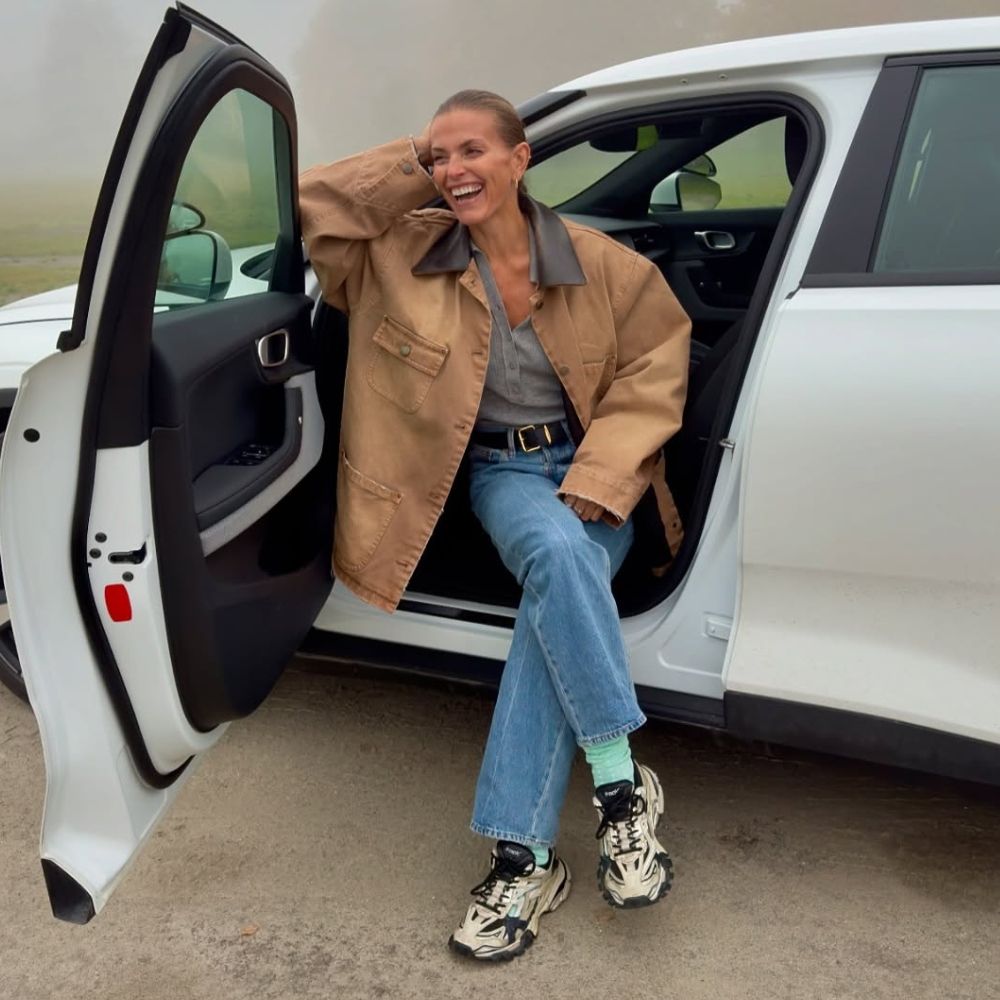 7 Easy Cool-Girl Outfits With Jeans that Scandi Women Are Currently ...