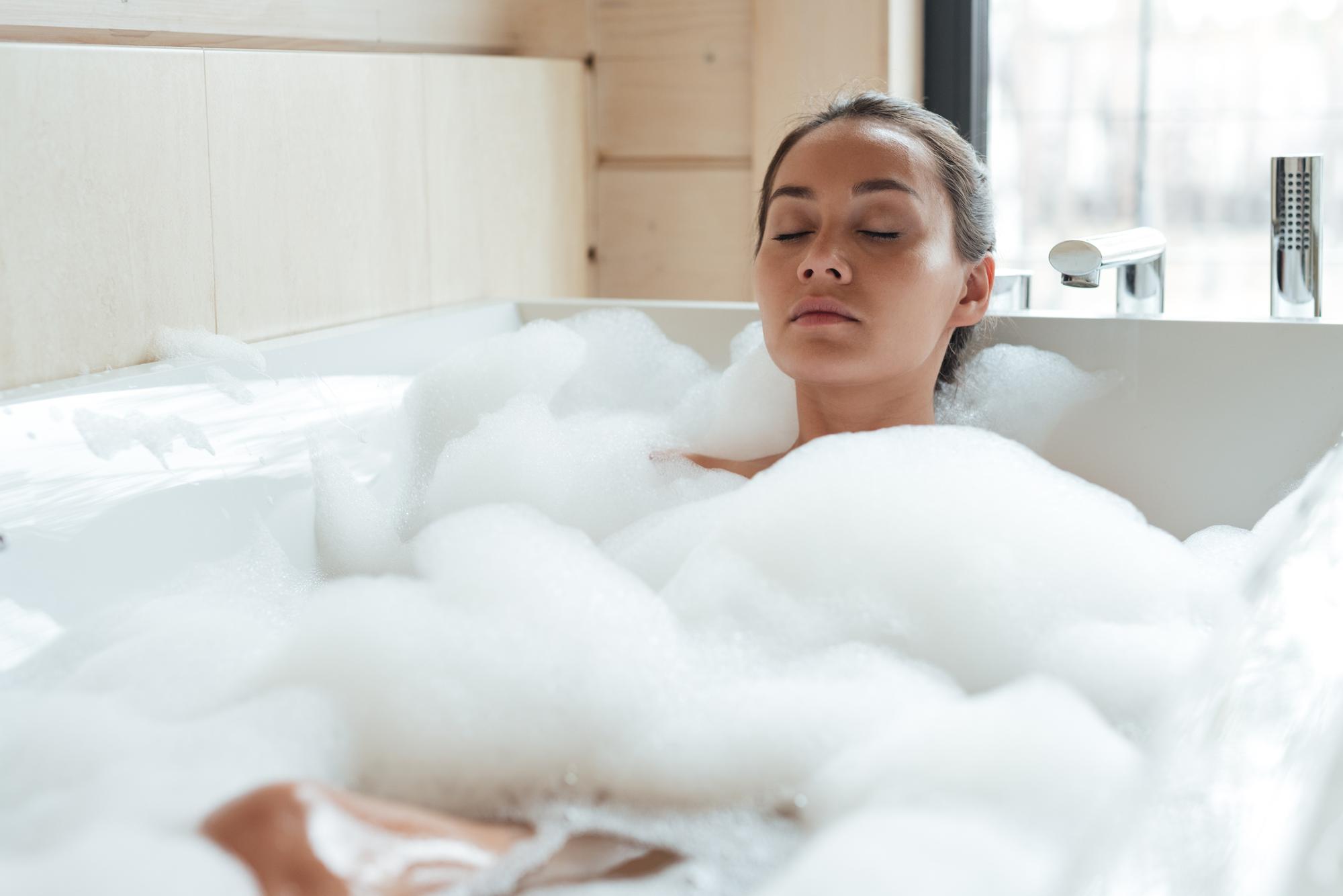 Dr's Casebook: A bath before bed helps sleep