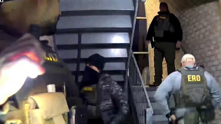 ‘Trying to force it open': ICE operation at Virginia apartments scares ...