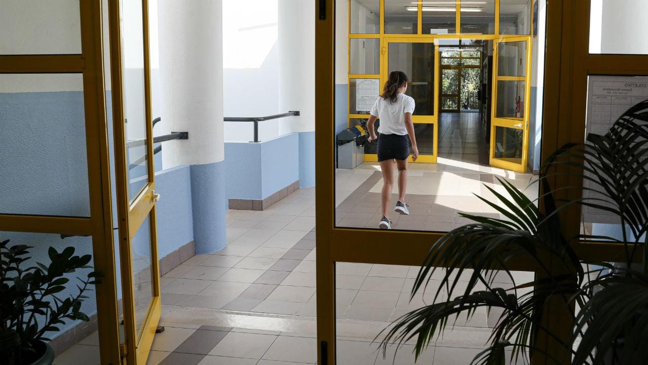 Número de alunos sem aulas no início do 2.º período pode ter ...