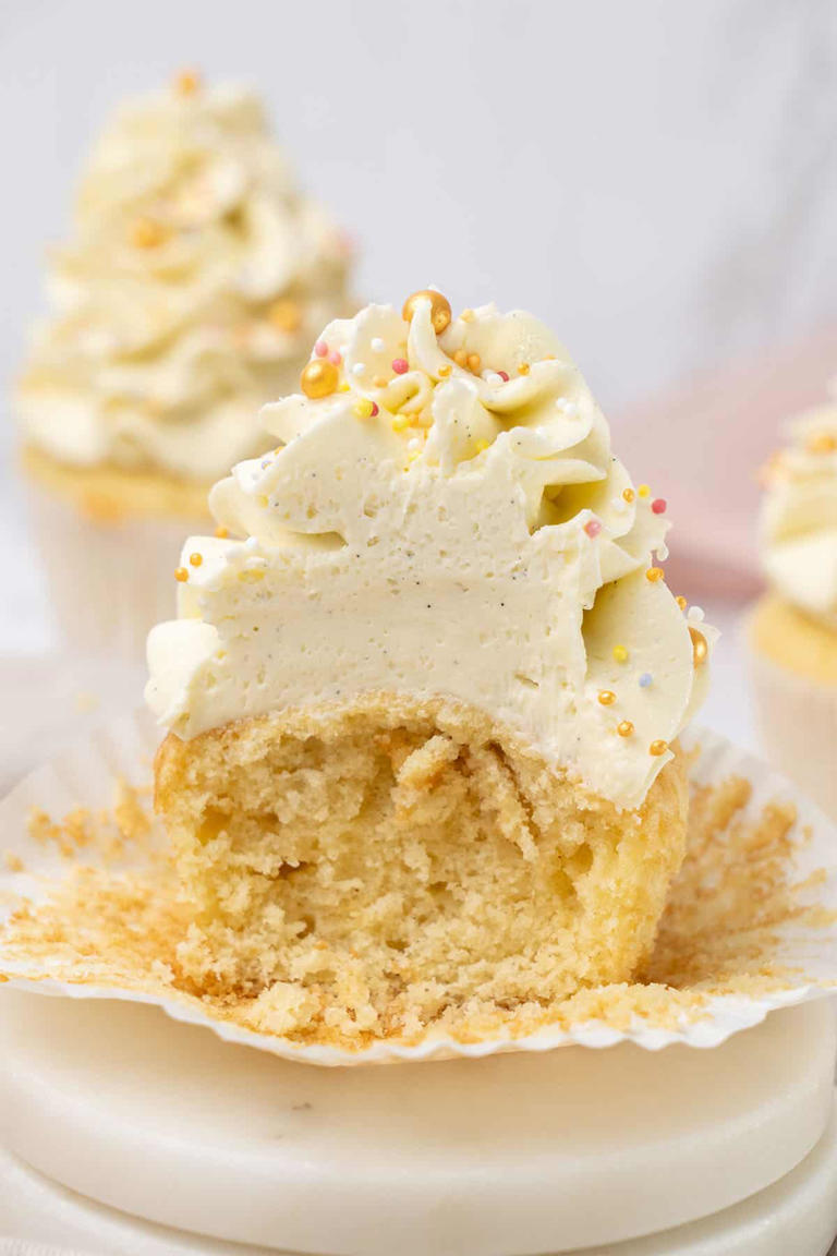 Best Rater Easy Vanilla Cupcakes Recipe That Stays Moist for Days