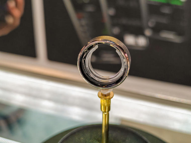 I wore the world’s first luxury smart ring. It’s better than I expected