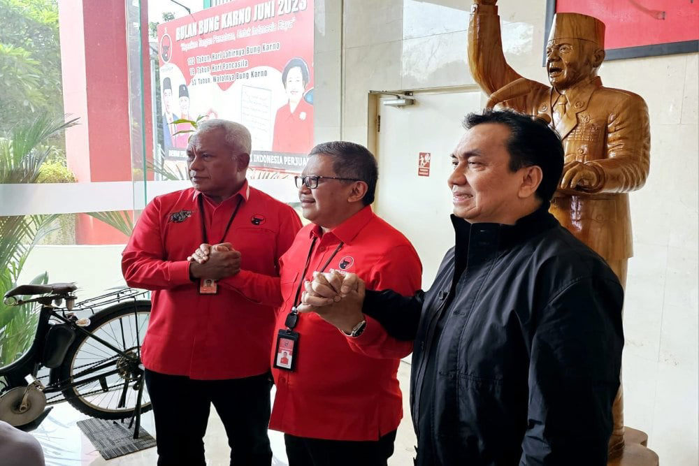 Effendi Simbolon Minta Megawati Mundur Buntut Kasus Hasto di KPK Effendi Simbolon Minta Megawati Mundur Buntut Kasus Hasto di KPK