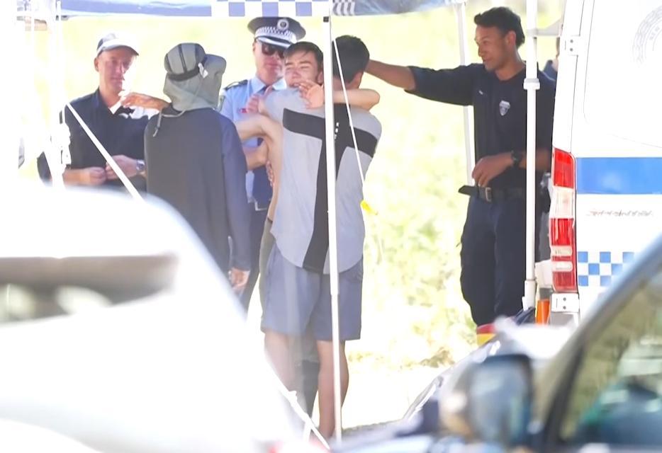 Hiker found two weeks after he got lost in remote Australian mountain range