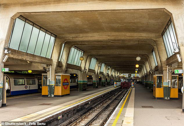 TikToker visits and ranks all 272 of London's Tube stops