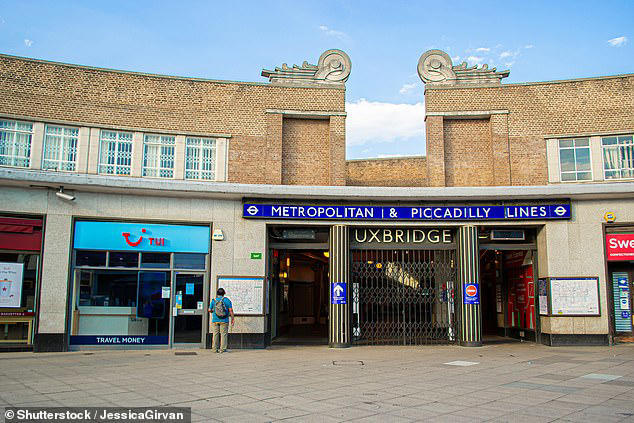 TikToker visits and ranks all 272 of London's Tube stops