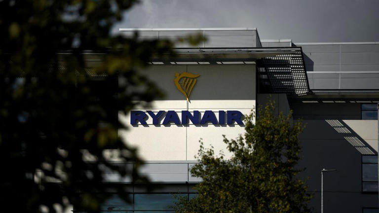 Ryanair quer ser indemnizada por passageiros que causem perturbações ... Ryanair quer ser indemnizada por passageiros que causem perturbações ...