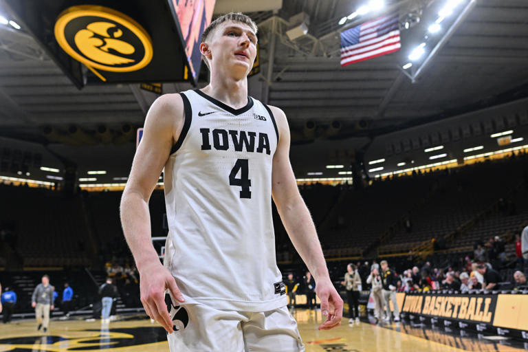 Three stars from Iowa basketball's thrilling 97-87 overtime victory vs ...