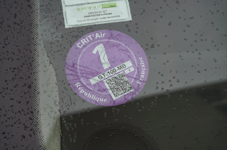Vignette Crit’Air : faut-il absolument la coller sur son pare-brise