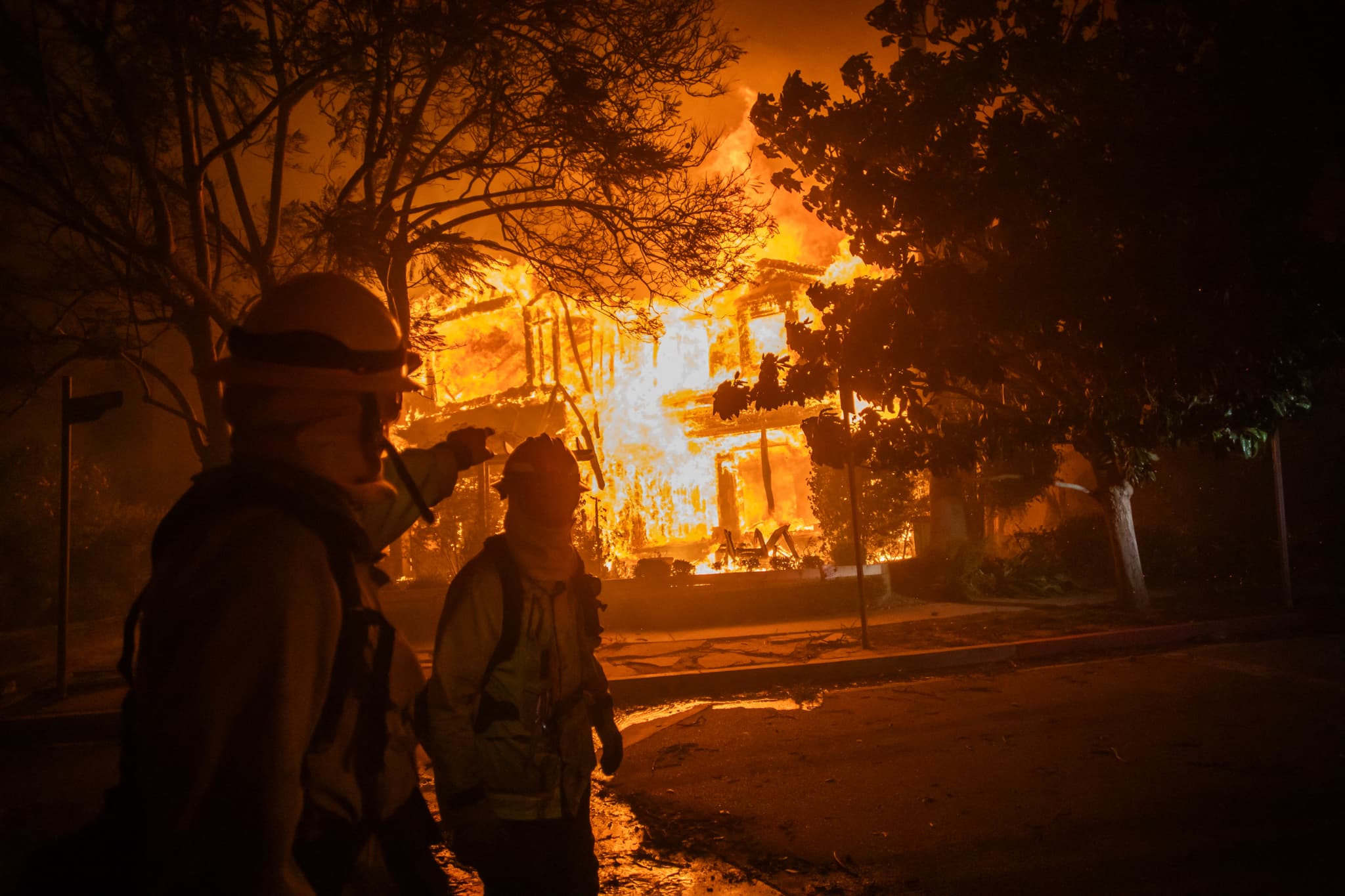 Incendies violents en Californie: au moins 5 morts, un nouveau foyer à ...