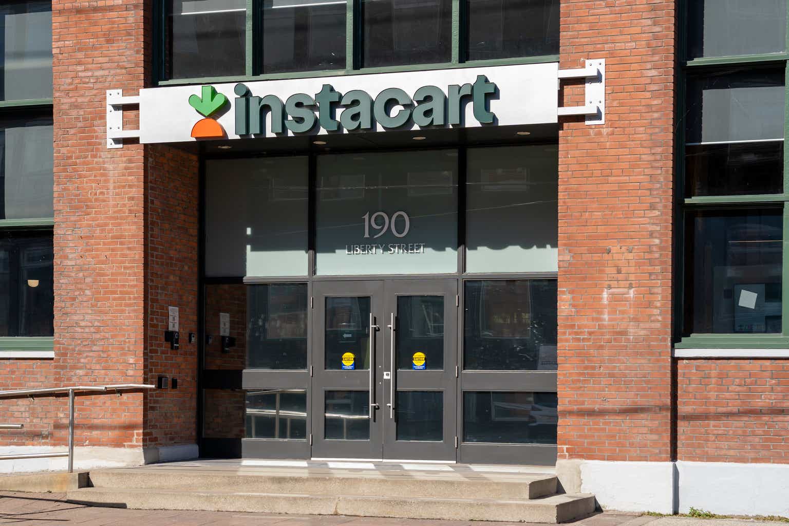 Instacart delivers top- and bottom-line beat, sets upbeat GTV outlook