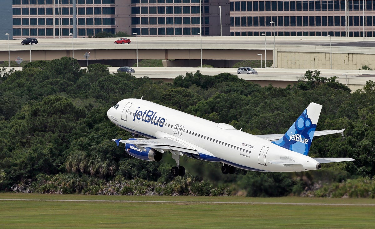 JetBlue passenger arguing with girlfriend rips open emergency door and ...