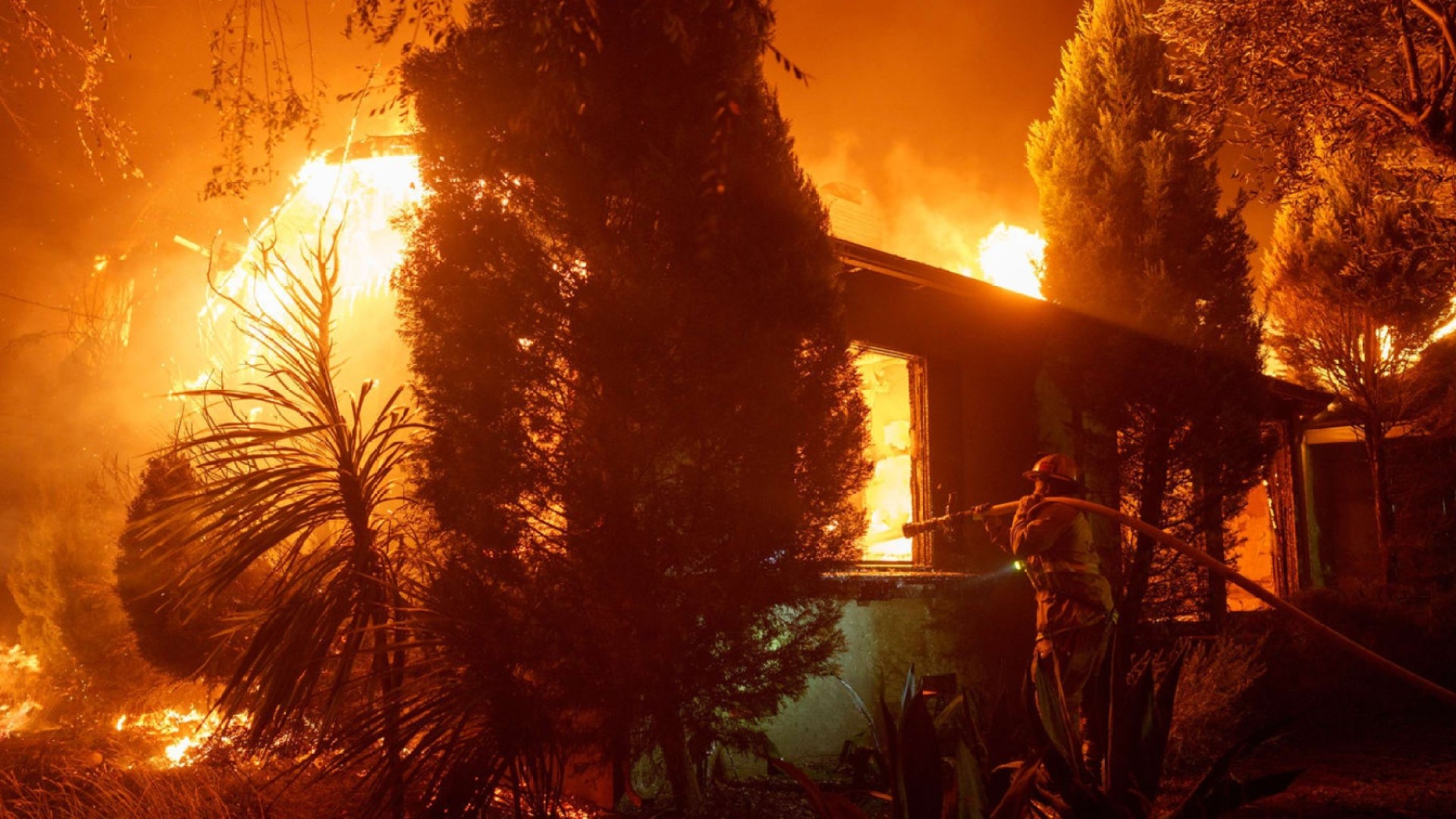 'Complete and widespread' devastation: Evacuee describes wildfire damage