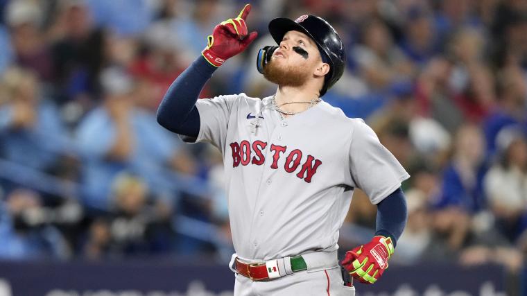 NL Central club targeting former Red Sox outfielder in free agency