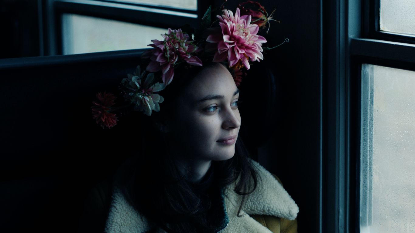 Avec *Oxana*, Charlène Favier brosse un portrait touchant de l'icône ...