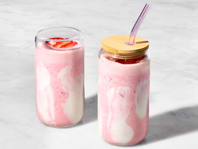 You Only Need 3 Ingredients for This "Strawberry Cloud" Smoothie