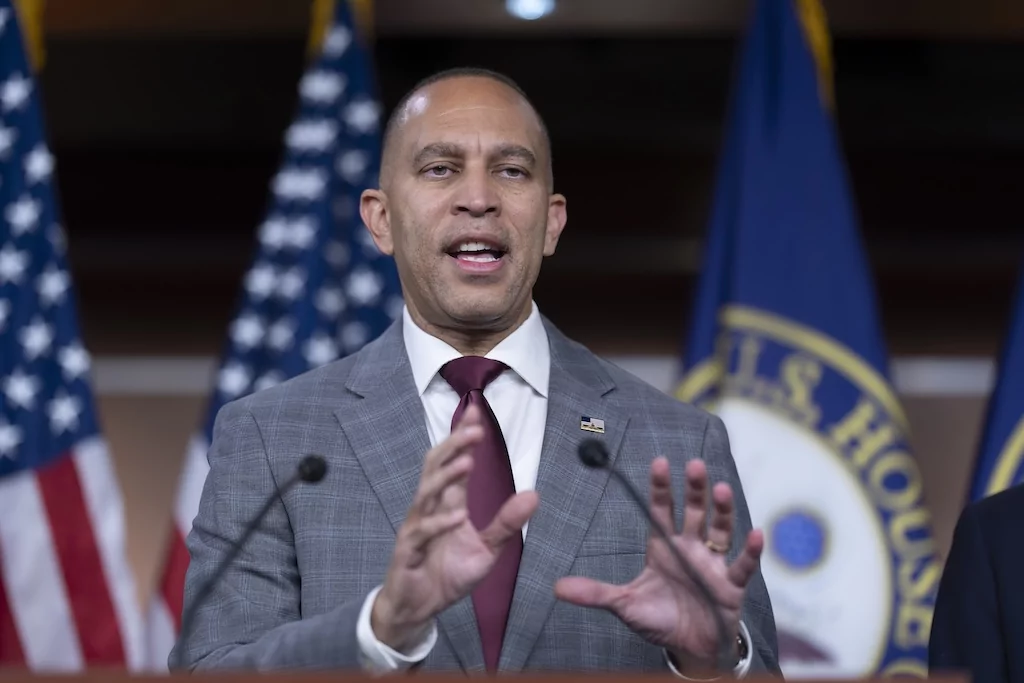 Jeffries calls for Supreme Court to hold Trump officials in contempt ...