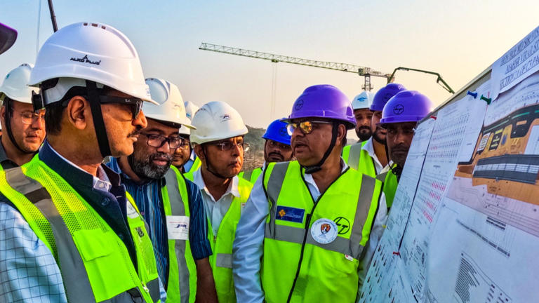 Maharashtra: NHSRCL MD Vivek Kumar Gupta Inspects Bullet Train ... Maharashtra: NHSRCL MD Vivek Kumar Gupta Inspects Bullet Train ...