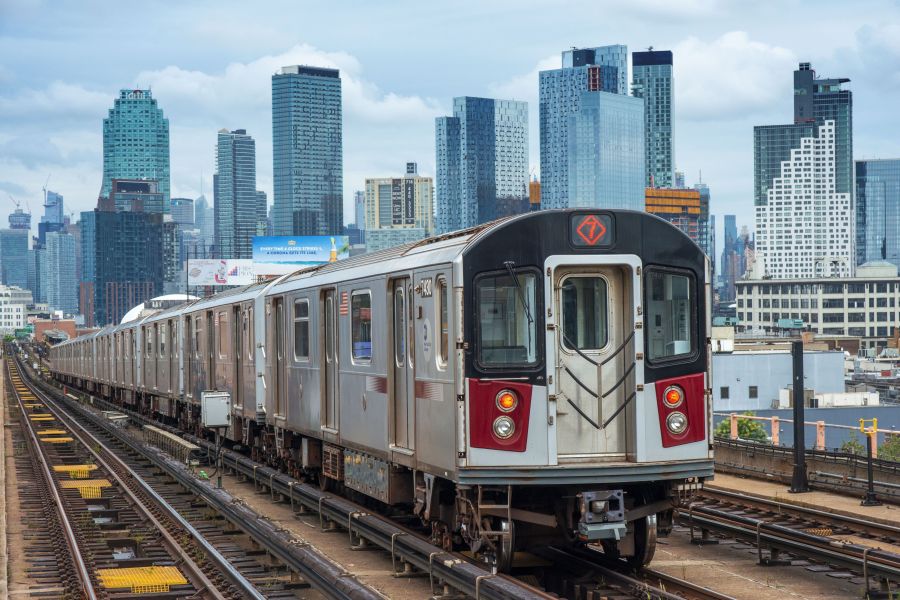 Service delayed on 7 train line after partial suspension in NYC