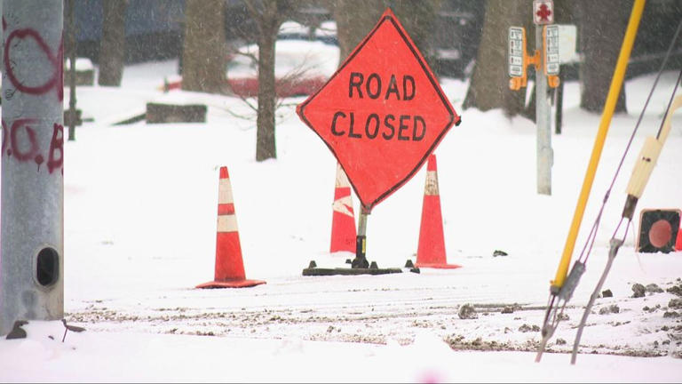 Crews work to repair water main break in Syracuse Crews work to repair water main break in Syracuse