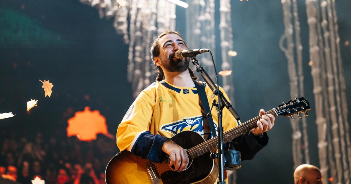 WATCH: Noah Kahan Performs Powerful New Unreleased Song, ‘Doors’, at ...