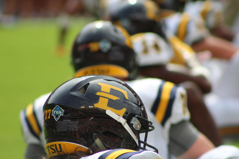 2025 Tennessee football way-too-early game-by-game predictions