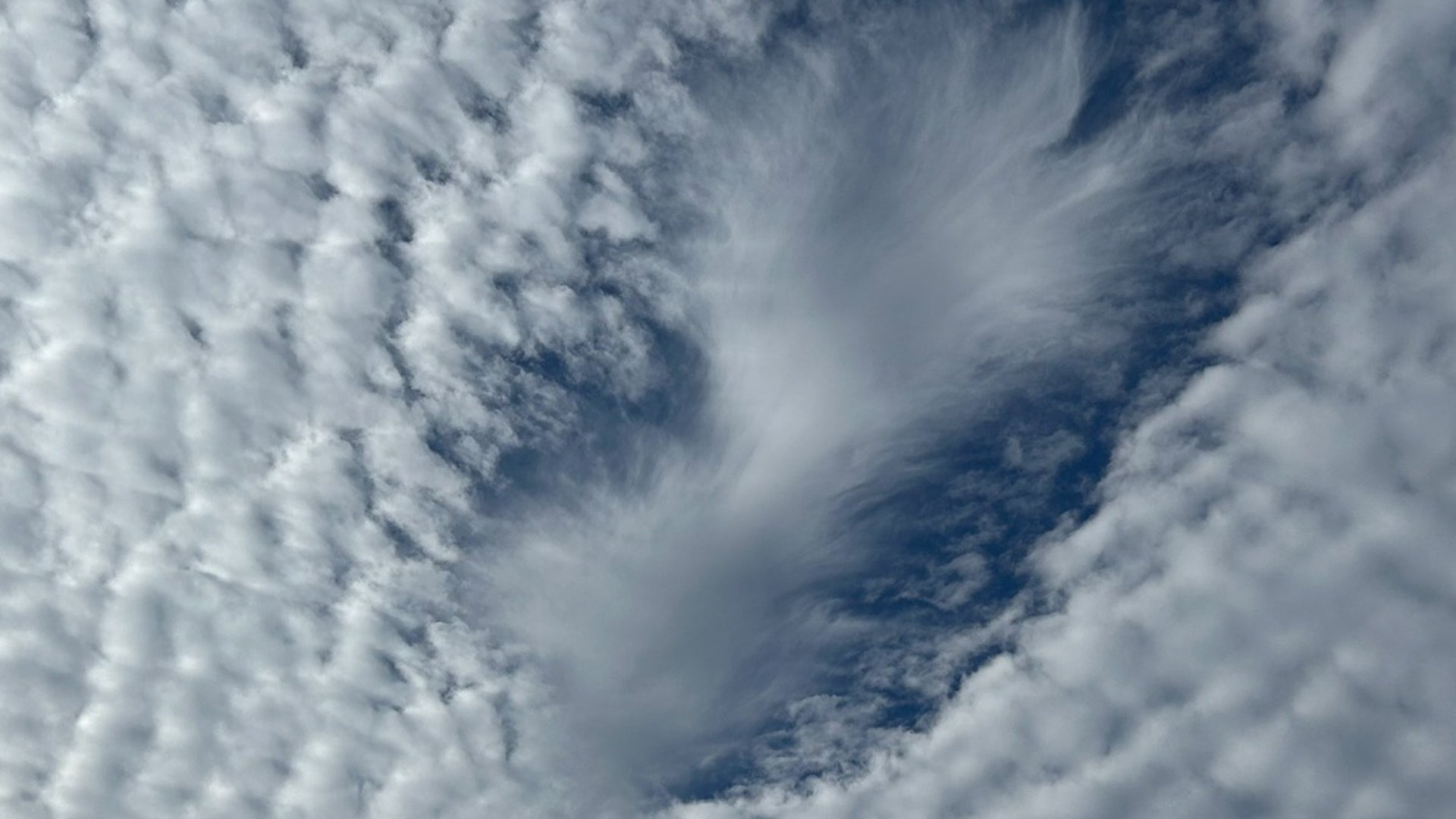 Check Out This Hole Punch Cloud A Supercool Phenomenon