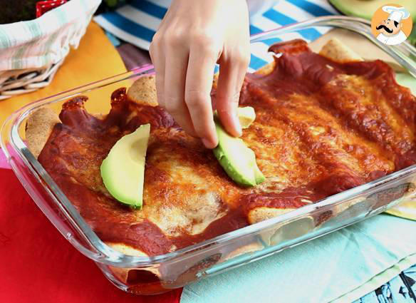 Kip enchiladas met chilisaus
