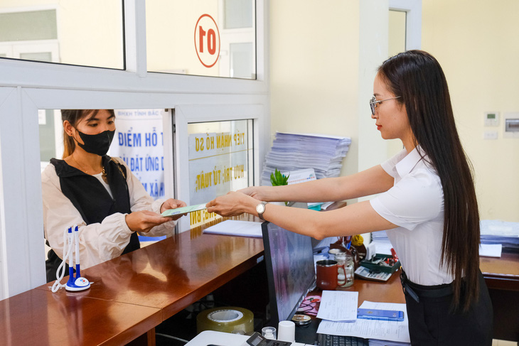 Tin tức sáng 15-1: Rút bảo hiểm xã hội một lần giảm; Mai anh đào Đà Lạt ...