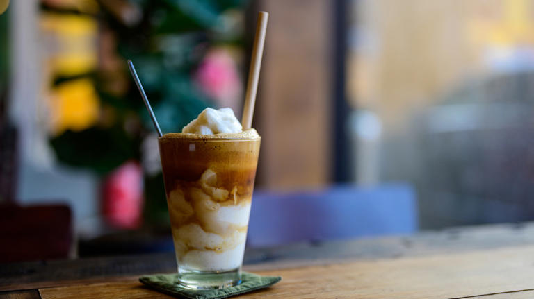 Soda Water Is Key To A Delicious Espresso Float