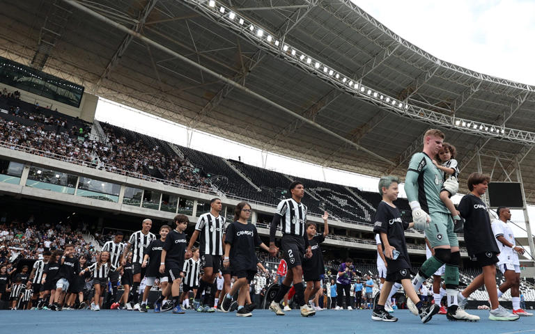 Botafogo enfrenta Portuguesa-RJ com mudanças na defesa e ataque; veja ...