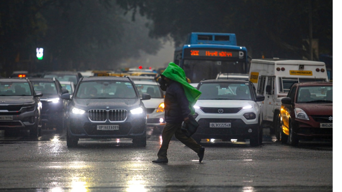 Delhi's temperature drops to 2.9 degrees Celsius, coldest this season