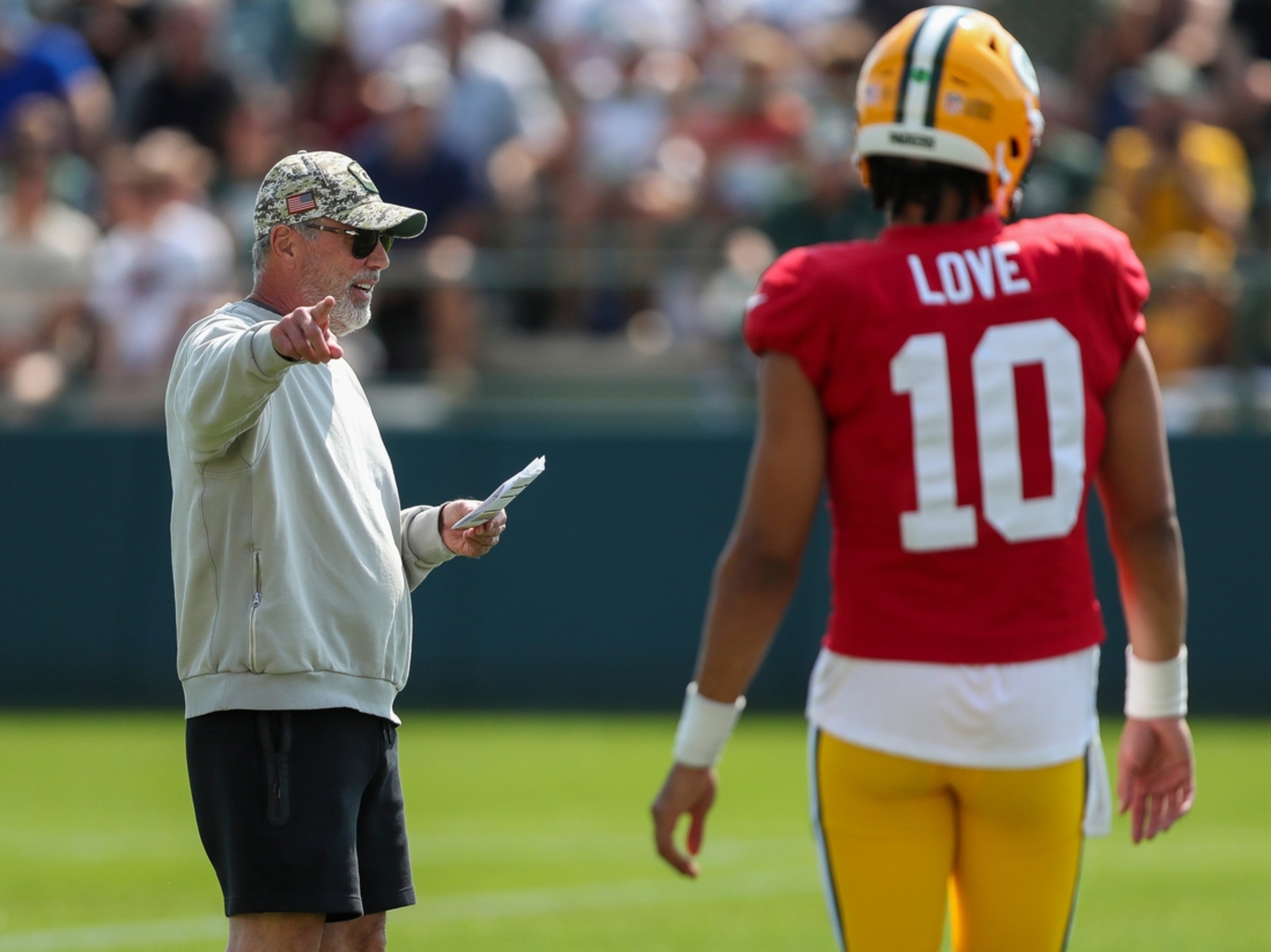 Packers QB coach Tom Clements retires