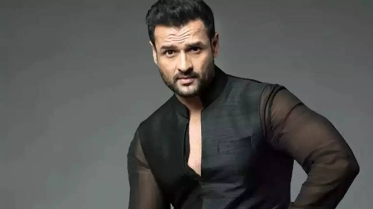 Rohit Roy recalls losing 16 kgs in 25 days for Shootout at Lokhandwala ...