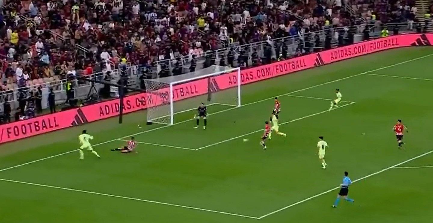 Szczęsny pokonany w 87. minucie! I nagle wkracza sędzia. Barcelona w ...