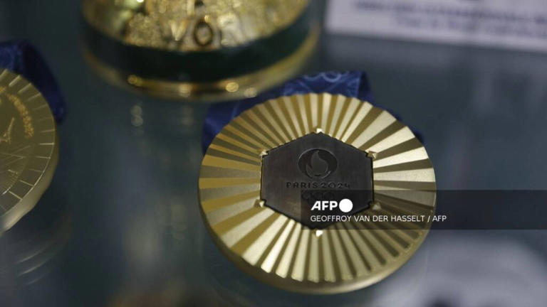 Atletas de París 2024 devuelven medallas defectuosas; Casa de la Moneda las cambiará
