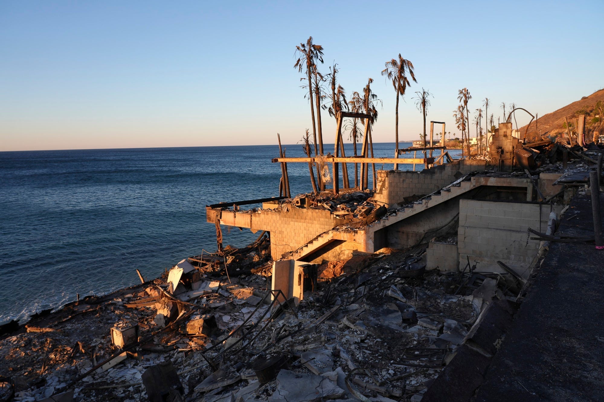 Warnings of 'fast-moving fire' after Los Angeles gets brief wind ...