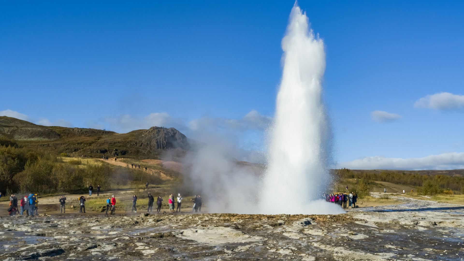 What exactly is a geyser, and how does it work?