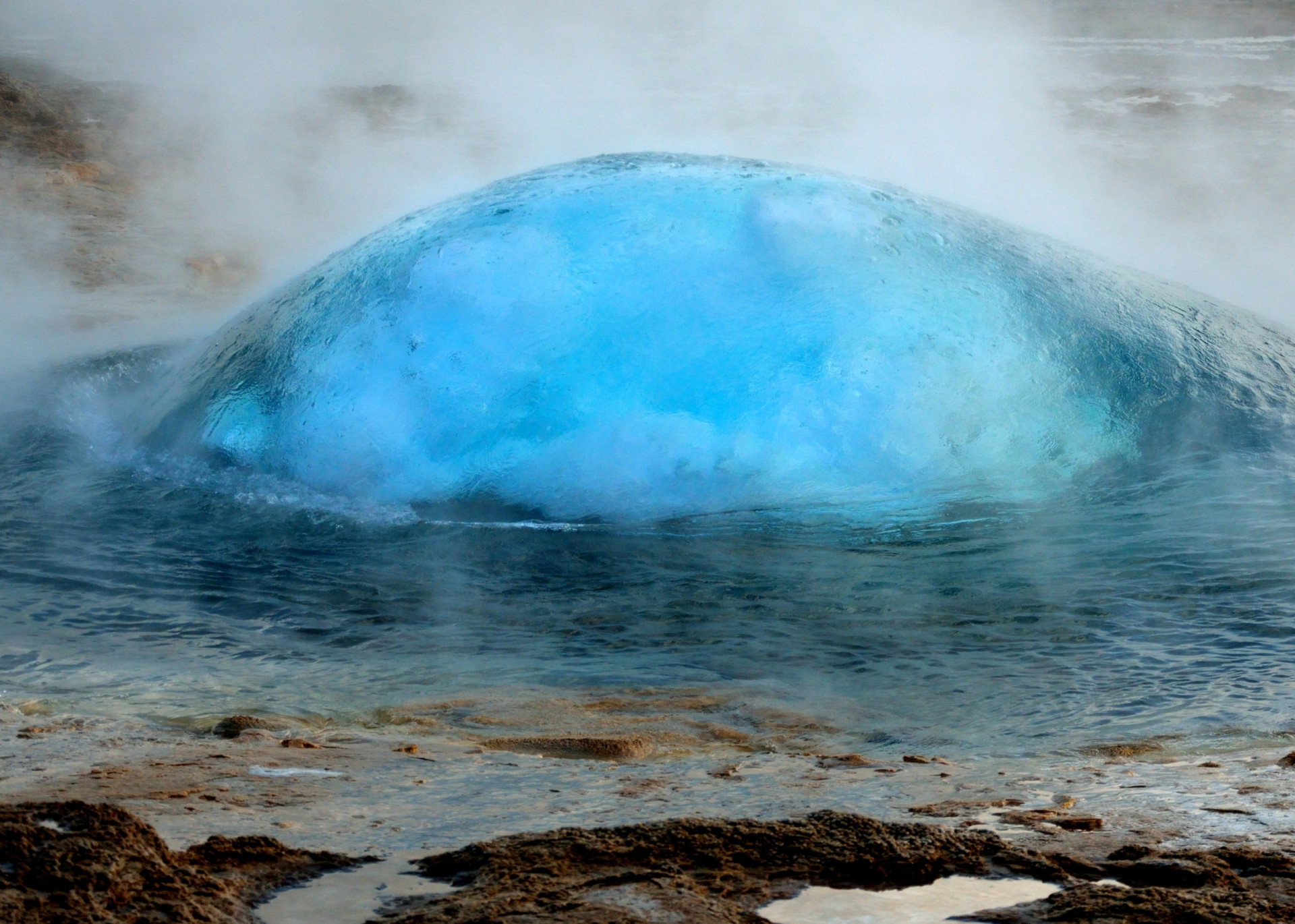What exactly is a geyser, and how does it work?