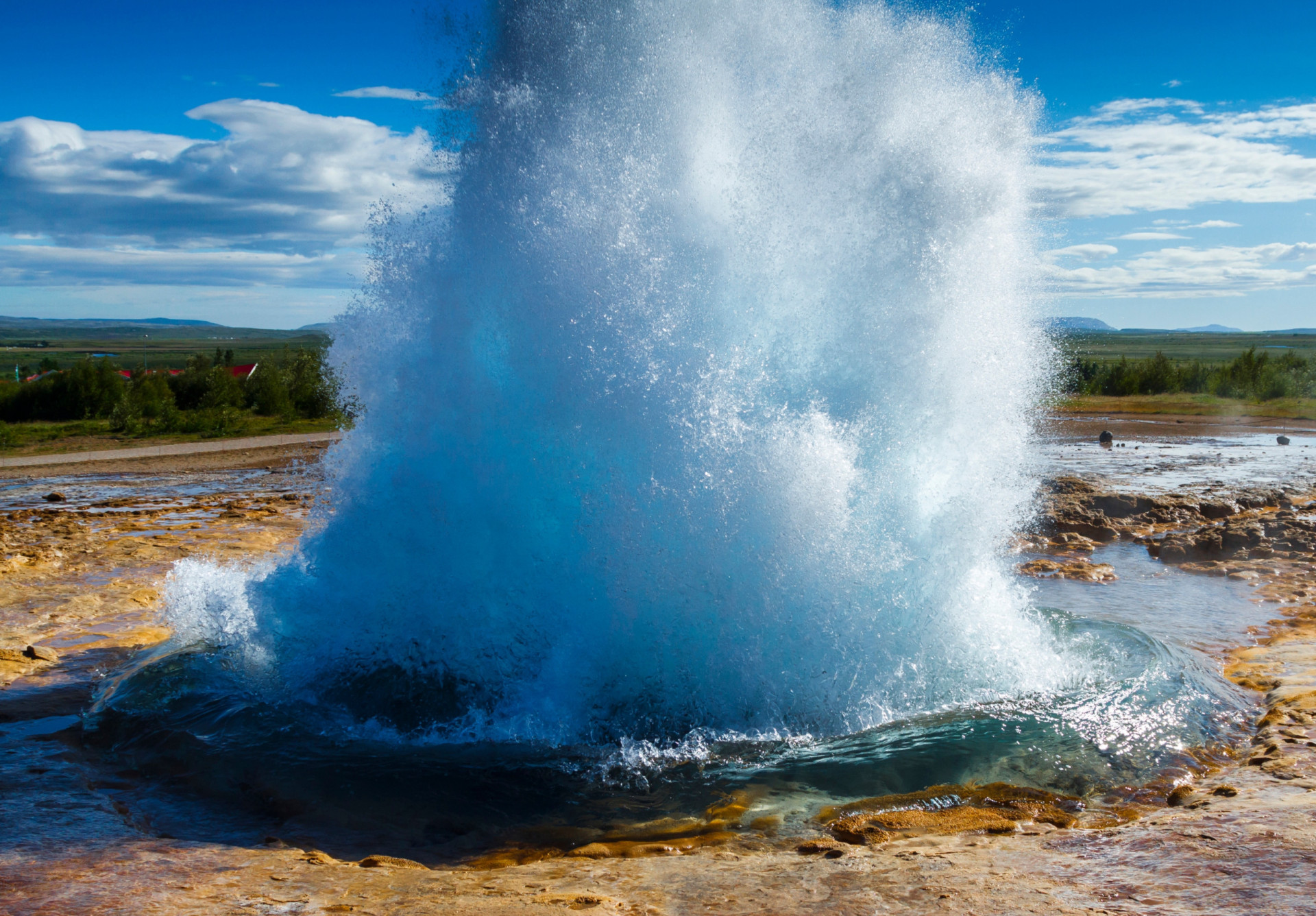 What exactly is a geyser, and how does it work?