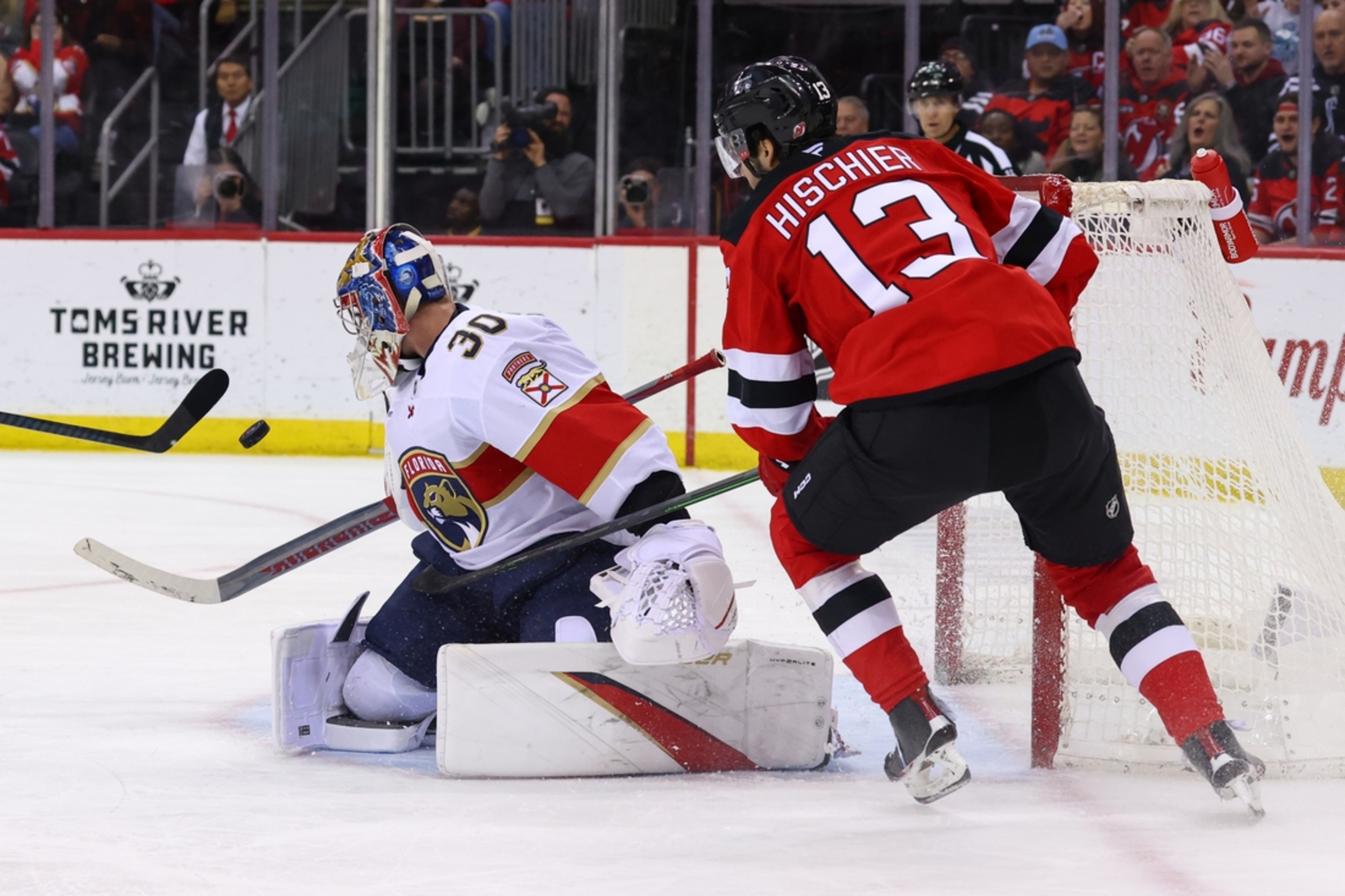 Panthers win defensive battle, top Devils in shootout