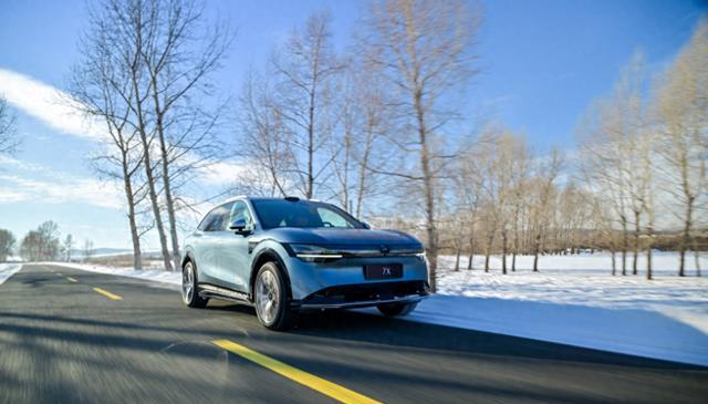 续航与速度的博弈：极氪7X、智界R7和焕新Model Y谁能笑到最后？