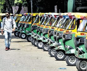 Rising costs: Delhi auto drivers at crossroads