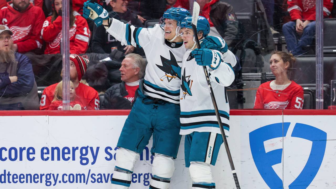 Sharks battle back to stun Maple Leafs in shootout